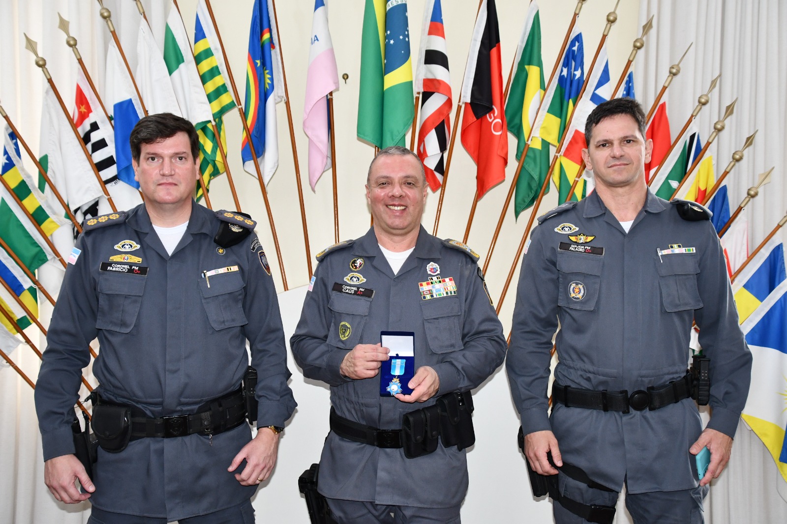 PMES - Comandante-geral recebe Medalha “Cruzeiro do Sul”